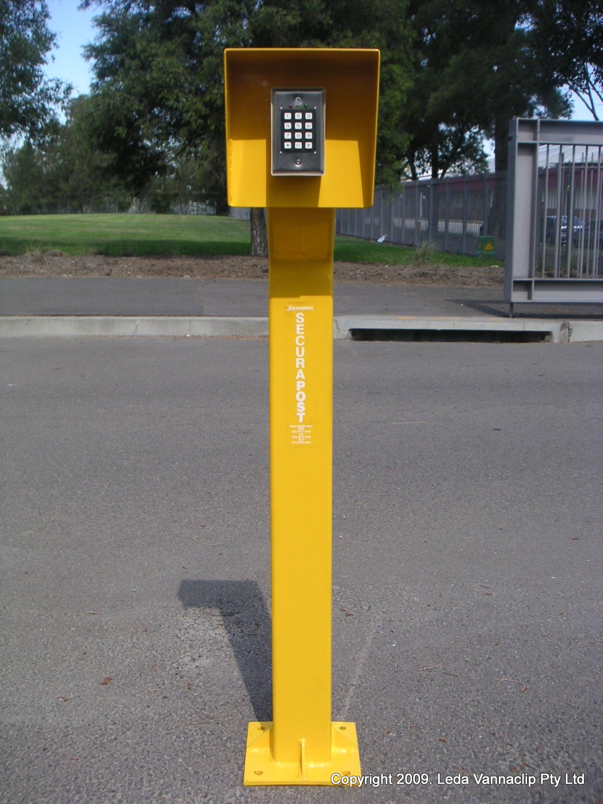 Single card reader bollards | Leda Security Products