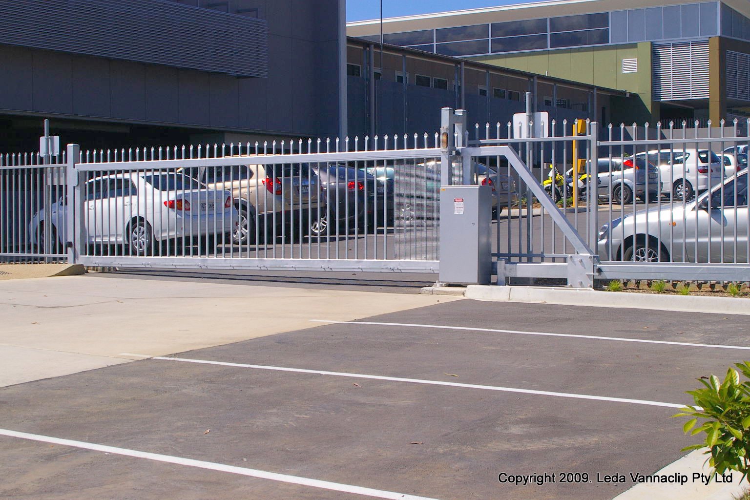 Cantilever slide gate | Leda Security Products