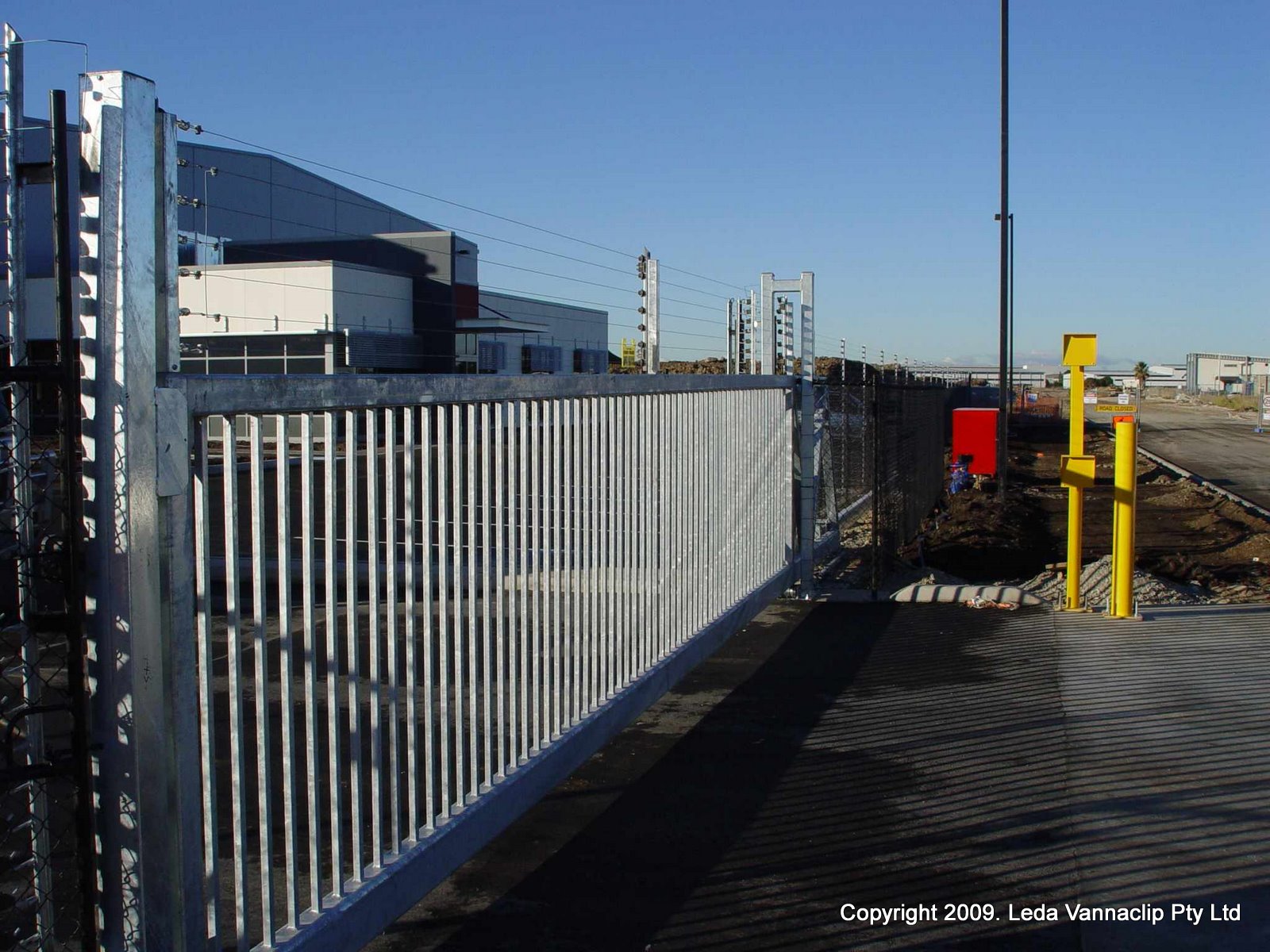 Cantilever slide gate | Leda Security Products