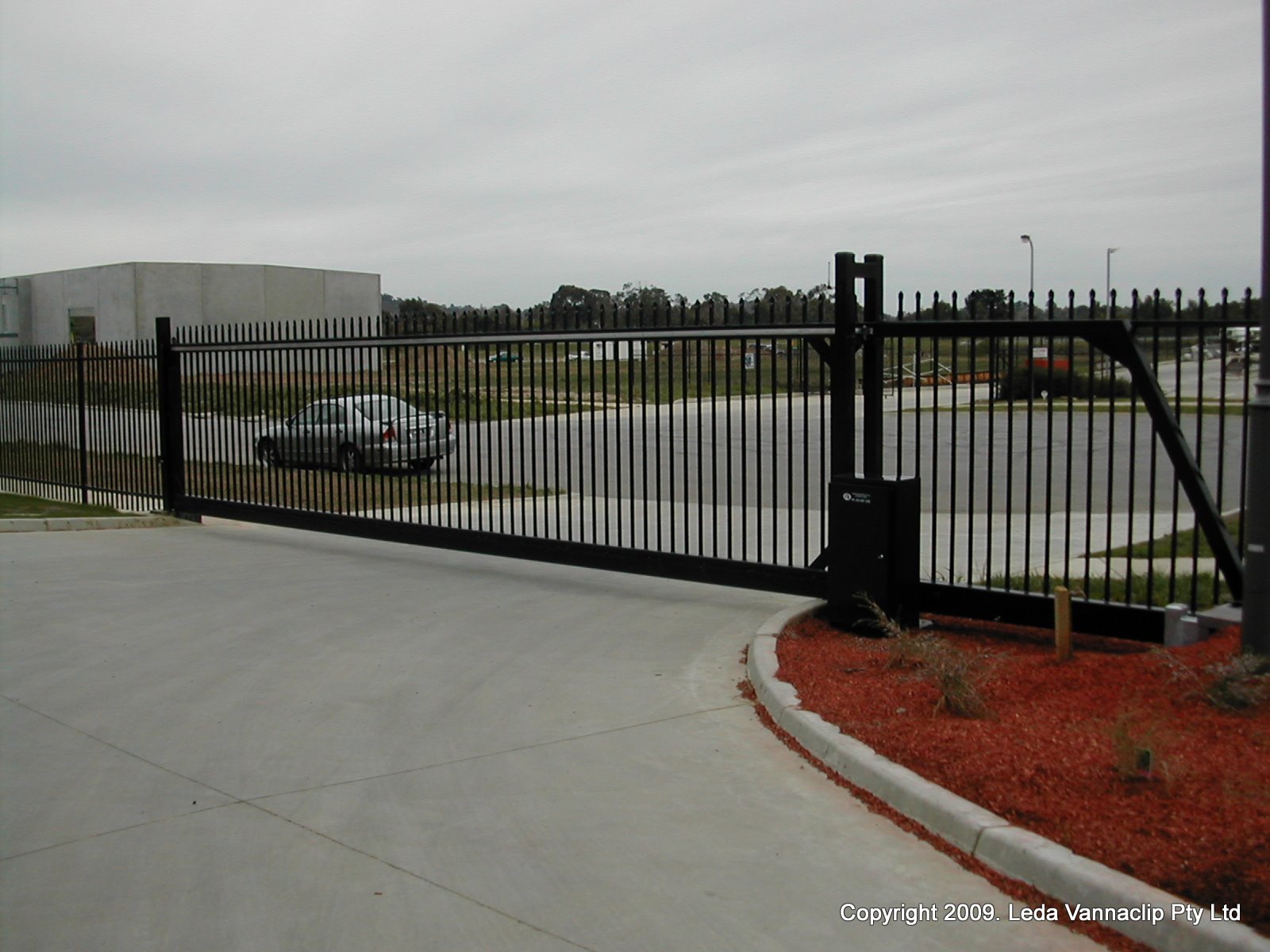 Cantilever slide gate | Leda Security Products