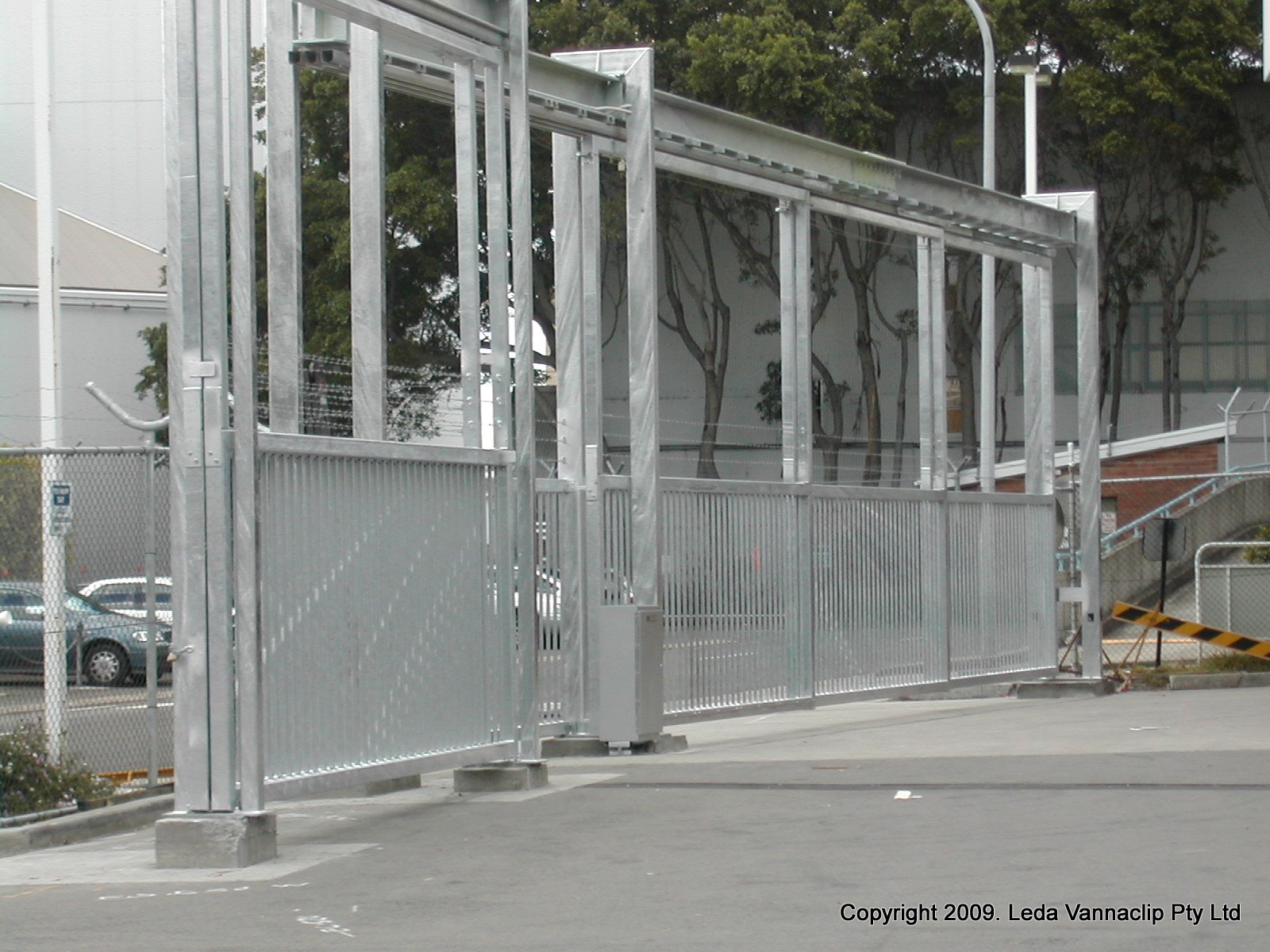 Cantilever slide gate | Leda Security Products