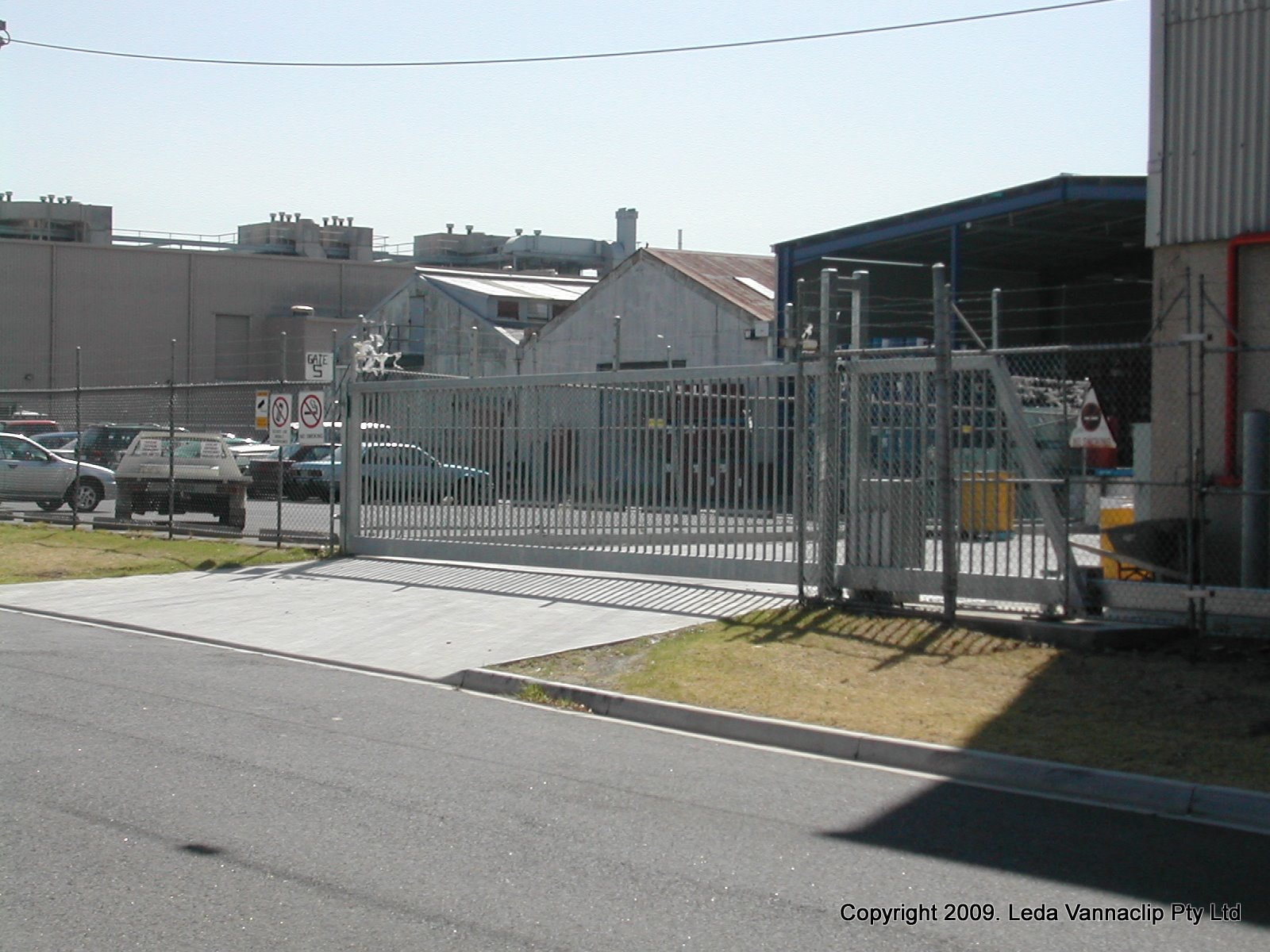 Cantilever slide gate | Leda Security Products