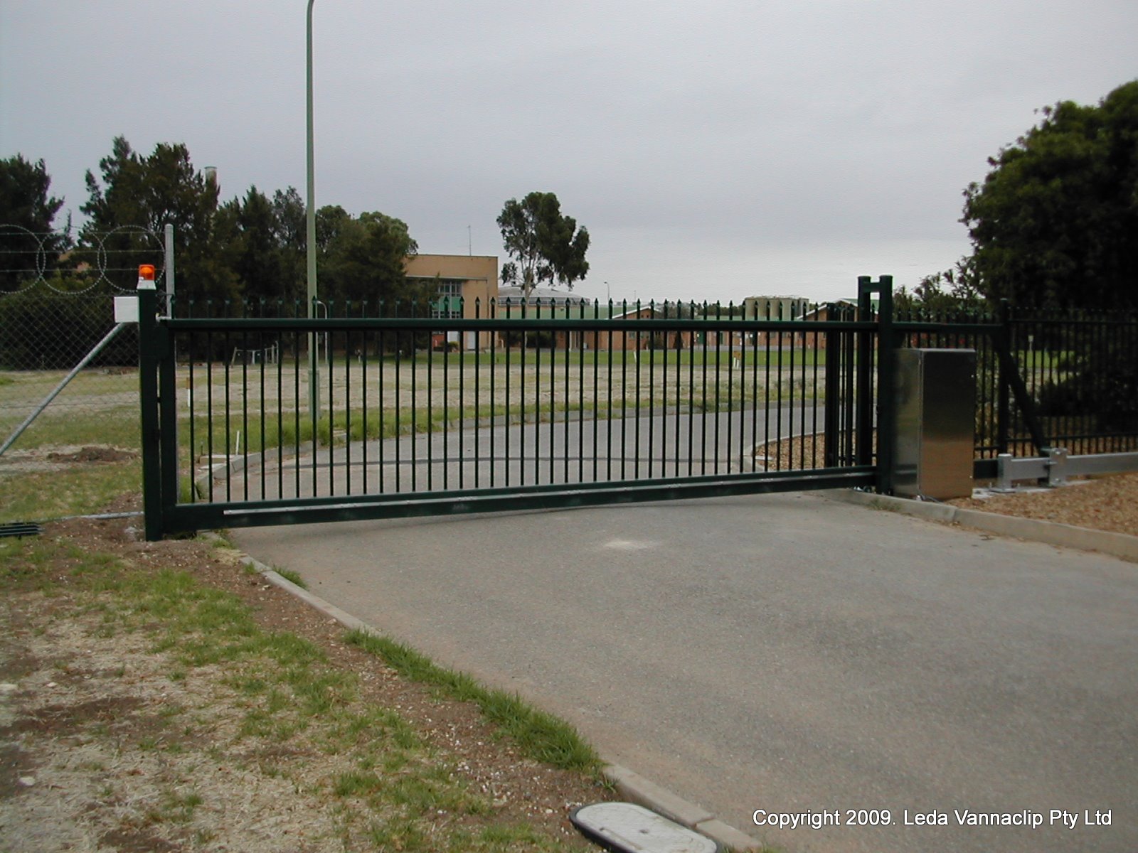 Cantilever slide gate | Leda Security Products
