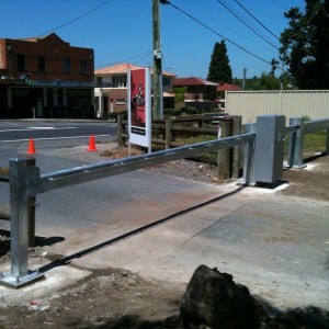 Industrial sliding boom gate | Leda Security Products