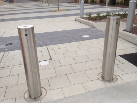 Manual retractable bollard | Leda Security Products