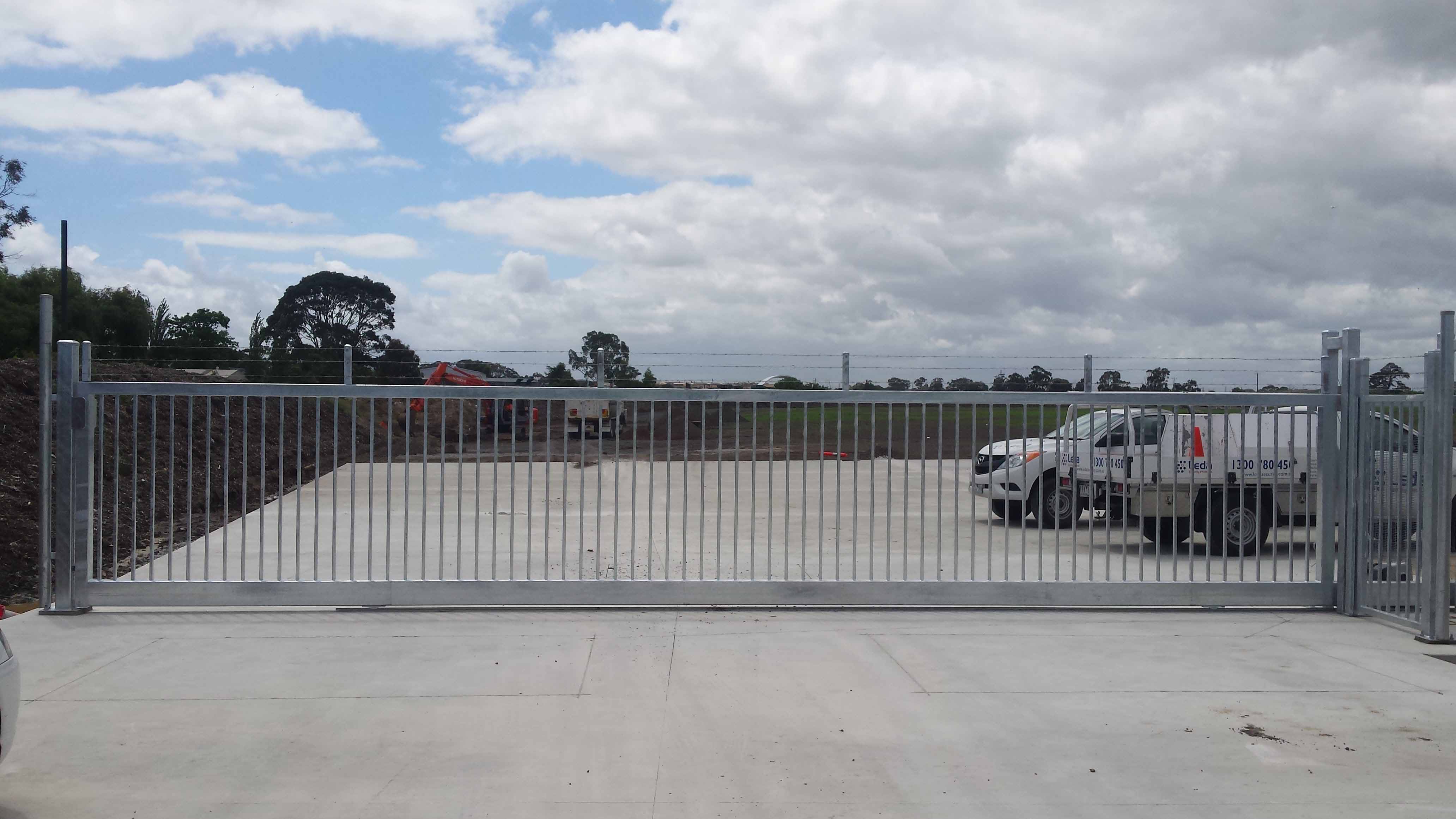 Security track gates | Leda Security Products