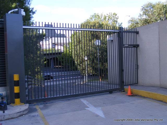 Security track gates | Leda Security Products