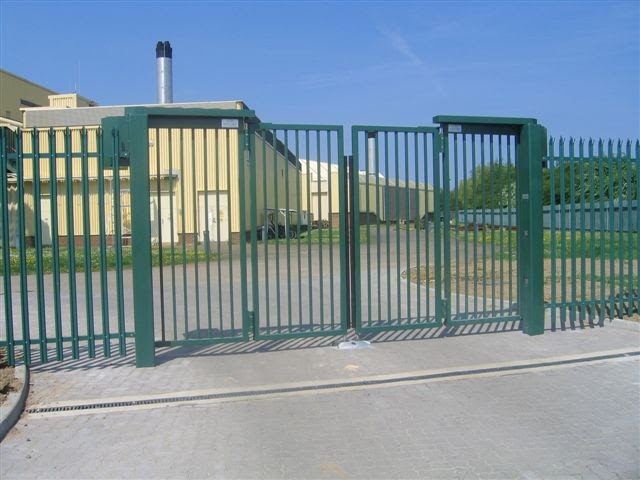 Bi-folding trackless speed gate | Leda Security Products
